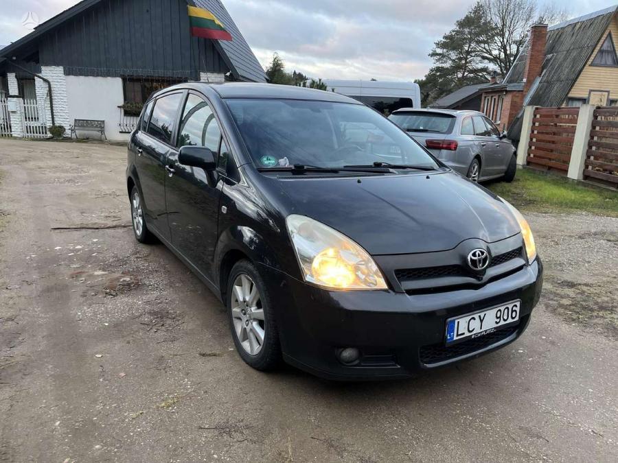 Black Toyota Corolla Verso 2007 in Kaunas, with an engine capacity of 2.23 L and mileage of 270 thousand km for 3000 €, photo 2 on AUTOMOTO.COM.LV
