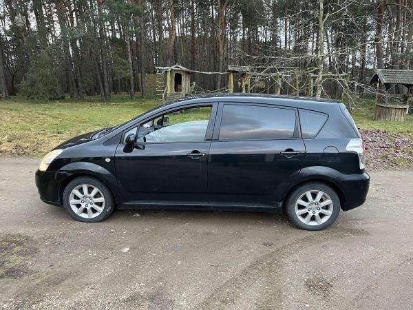 Black Toyota Corolla Verso 2007 in Kaunas, with an engine capacity of 2.23 L and mileage of 270 thousand km for 3000 €, photo 4 on AUTOMOTO.COM.LV