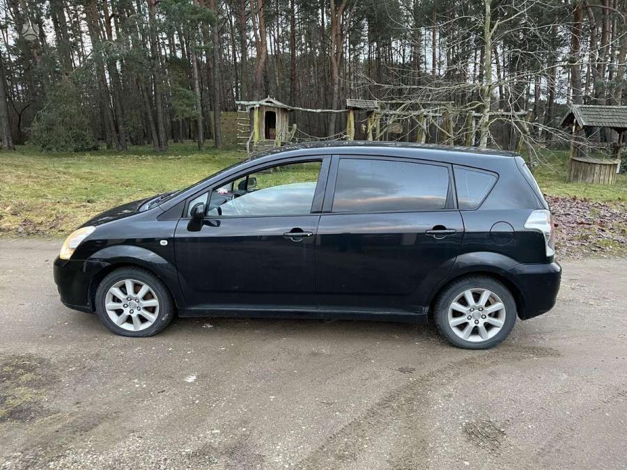 Black Toyota Corolla Verso 2007 in Kaunas, with an engine capacity of 2.23 L and mileage of 270 thousand km for 3000 €, photo 4 on AUTOMOTO.COM.LV
