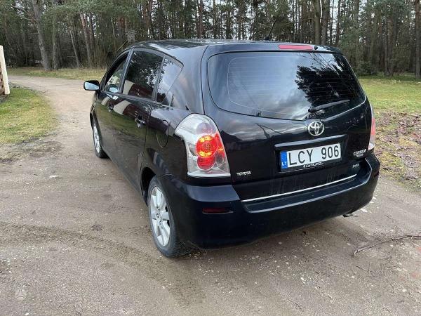 Black Toyota Corolla Verso 2007 in Kaunas, with an engine capacity of 2.23 L and mileage of 270 thousand km for 3000 €, photo 5 on AUTOMOTO.COM.LV