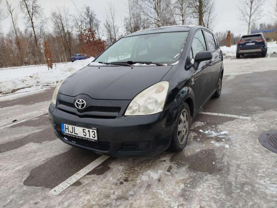 Black Toyota Corolla Verso 2007 in Panevezys, with an engine capacity of 2.23 L and mileage of 340 thousand km for 1450 €, photo 1 on AUTOMOTO.COM.LV