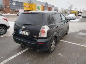 Black Toyota Corolla Verso 2007 in Panevezys, with an engine capacity of 2.23 L and mileage of 340 thousand km for 1450 €, photo 3 on AUTOMOTO.COM.LV