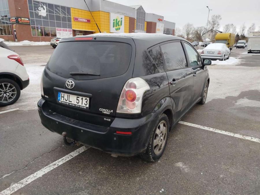 Black Toyota Corolla Verso 2007 in Panevezys, with an engine capacity of 2.23 L and mileage of 340 thousand km for 1450 €, photo 3 on AUTOMOTO.COM.LV