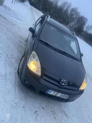 Melns Toyota Corolla Verso 2007 Šilalė, ar dzinēja tilpumu 2.23 L un nobraukumu 271 tūkst. km par 1750 €, foto  vietnē AUTOMOTO.COM.LV