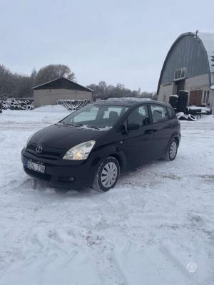 Melns Toyota Corolla Verso 2007 Alīta, ar dzinēja tilpumu 2.23 L un nobraukumu 329 tūkst. km par 2600 €, foto  vietnē AUTOMOTO.COM.LV