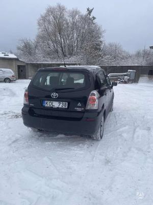 Melns Toyota Corolla Verso 2007 Alīta, ar dzinēja tilpumu 2.23 L un nobraukumu 329 tūkst. km par 2600 €, foto 5 vietnē AUTOMOTO.COM.LV