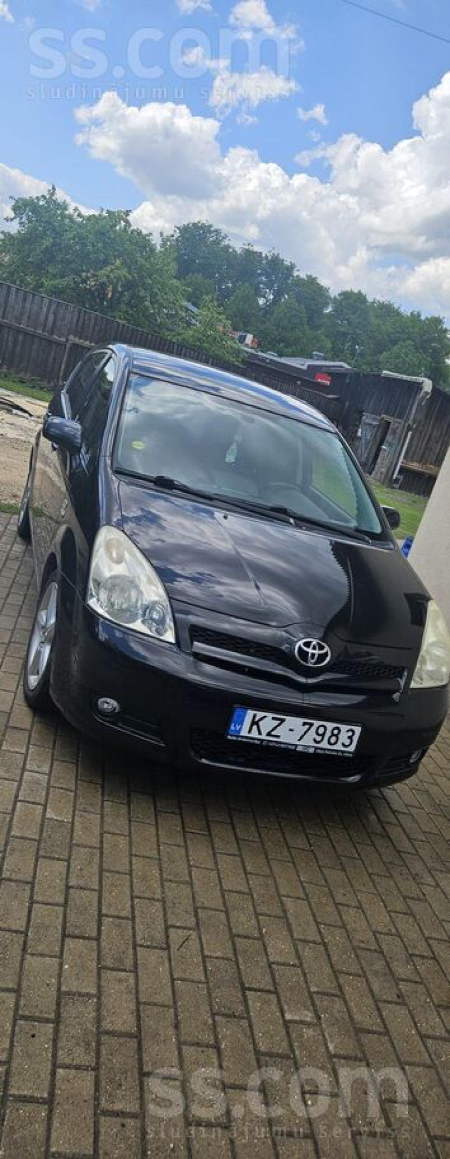 Black Toyota Corolla Verso 2007 in Valmiera, with an engine capacity of 2.20 L and mileage of 0 thousand km for 2300 €, photo 1 on AUTOMOTO.COM.LV