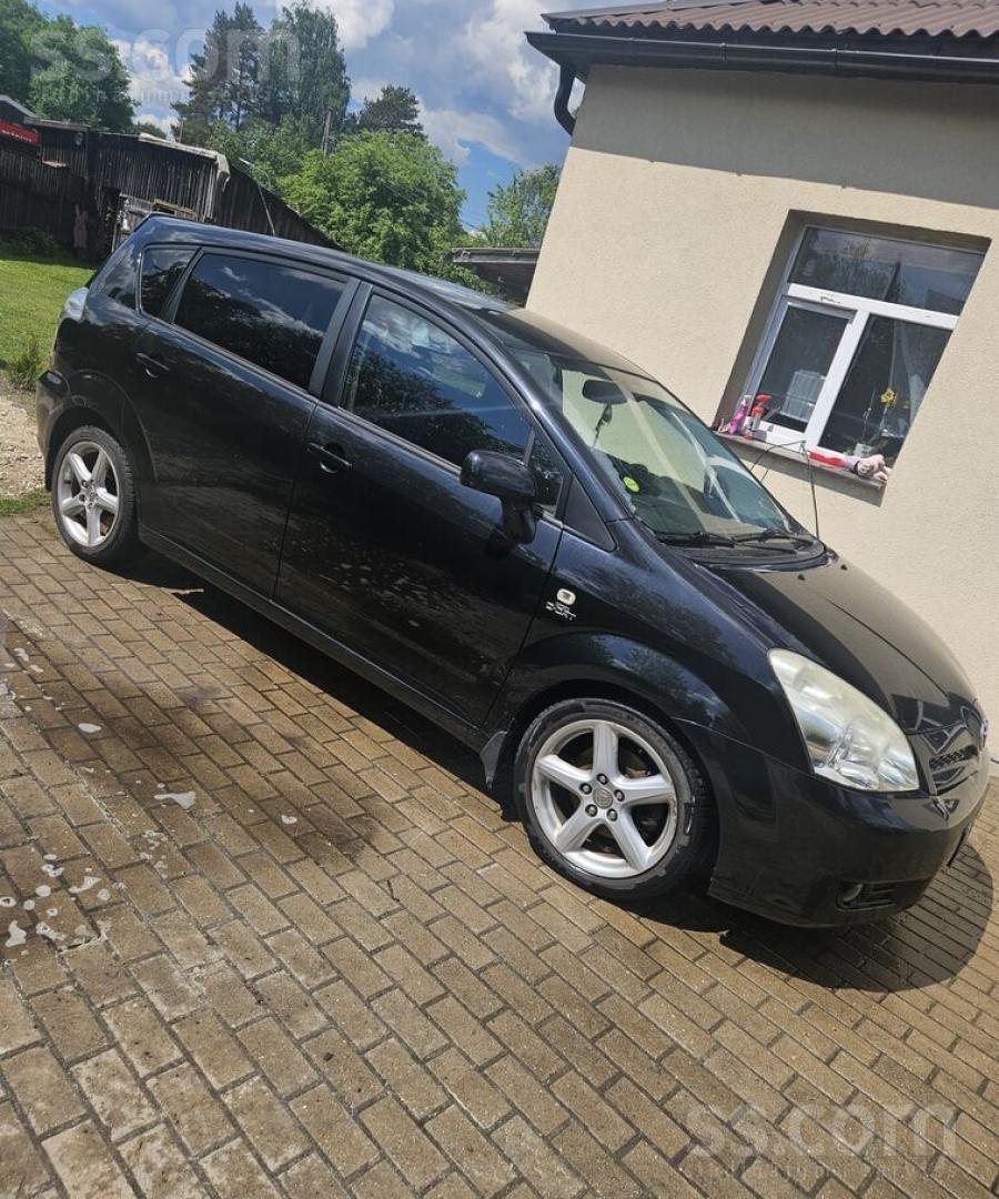 Black Toyota Corolla Verso 2007 in Valmiera, with an engine capacity of 2.20 L and mileage of 0 thousand km for 2300 €, photo 3 on AUTOMOTO.COM.LV
