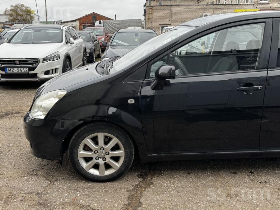 Melns Toyota Corolla Verso 2007 Daugavpils, ar dzinēja tilpumu 2.20 L un nobraukumu 0 tūkst. km par 1950 €, foto 9 vietnē AUTOMOTO.COM.LV