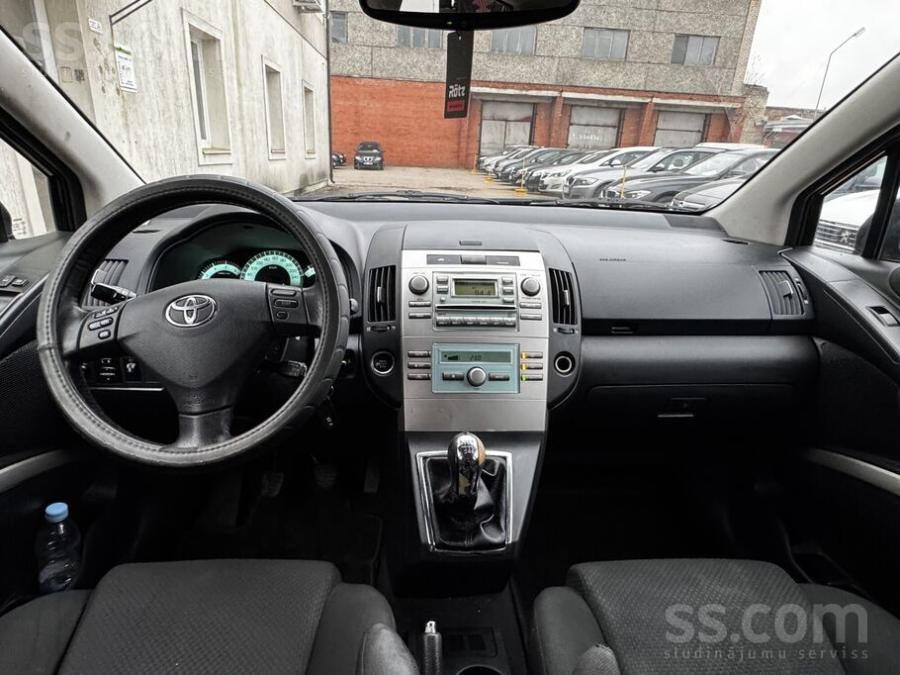 Melns Toyota Corolla Verso 2007 Daugavpils, ar dzinēja tilpumu 2.20 L un nobraukumu 0 tūkst. km par 1950 €, foto 12 vietnē AUTOMOTO.COM.LV
