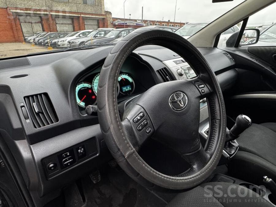Melns Toyota Corolla Verso 2007 Daugavpils, ar dzinēja tilpumu 2.20 L un nobraukumu 0 tūkst. km par 1950 €, foto 13 vietnē AUTOMOTO.COM.LV
