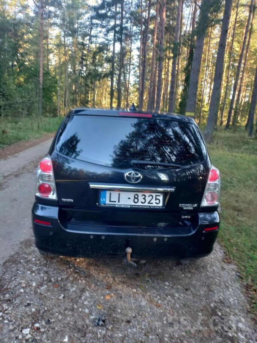 Melns Toyota Corolla Verso 2007 Daugavpils, ar dzinēja tilpumu 2.20 L un nobraukumu 266 tūkst. km par 2420 €, foto 4 vietnē AUTOMOTO.COM.LV