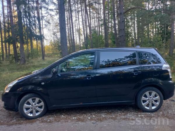 Melns Toyota Corolla Verso 2007 Daugavpils, ar dzinēja tilpumu 2.20 L un nobraukumu 266 tūkst. km par 2420 €, foto 4 vietnē AUTOMOTO.COM.LV