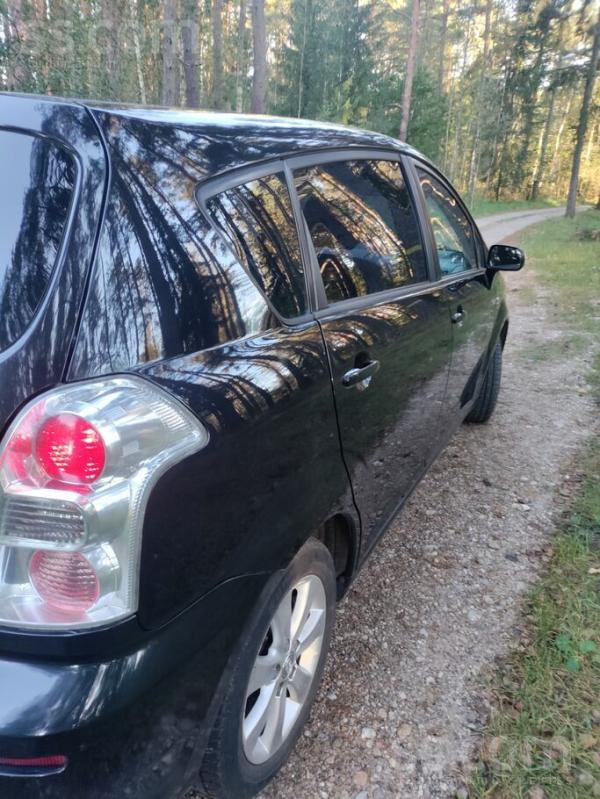 Melns Toyota Corolla Verso 2007 Daugavpils, ar dzinēja tilpumu 2.20 L un nobraukumu 266 tūkst. km par 2420 €, foto 6 vietnē AUTOMOTO.COM.LV
