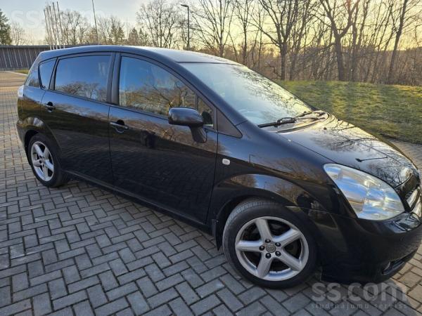 Melns Toyota Corolla Verso 2007 Talsi, ar dzinēja tilpumu 2.20 L un nobraukumu 258 tūkst. km par 2500 €, foto 3 vietnē AUTOMOTO.COM.LV