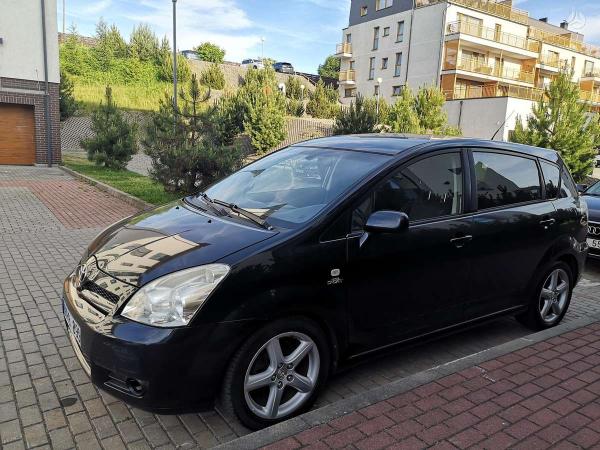 Melns Toyota Corolla Verso 2007 Klaipėda, ar dzinēja tilpumu 2.20 L un nobraukumu 289 tūkst. km par 1999 €, foto 2 vietnē AUTOMOTO.COM.LV