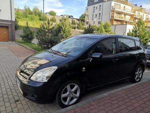 Melns Toyota Corolla Verso 2007 Klaipėda, ar dzinēja tilpumu 2.20 L un nobraukumu 289 tūkst. km par 1999 €, foto 3 vietnē AUTOMOTO.COM.LV