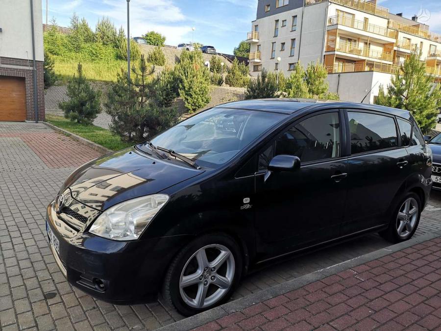 Melns Toyota Corolla Verso 2007 Klaipėda, ar dzinēja tilpumu 2.20 L un nobraukumu 289 tūkst. km par 1999 €, foto 3 vietnē AUTOMOTO.COM.LV