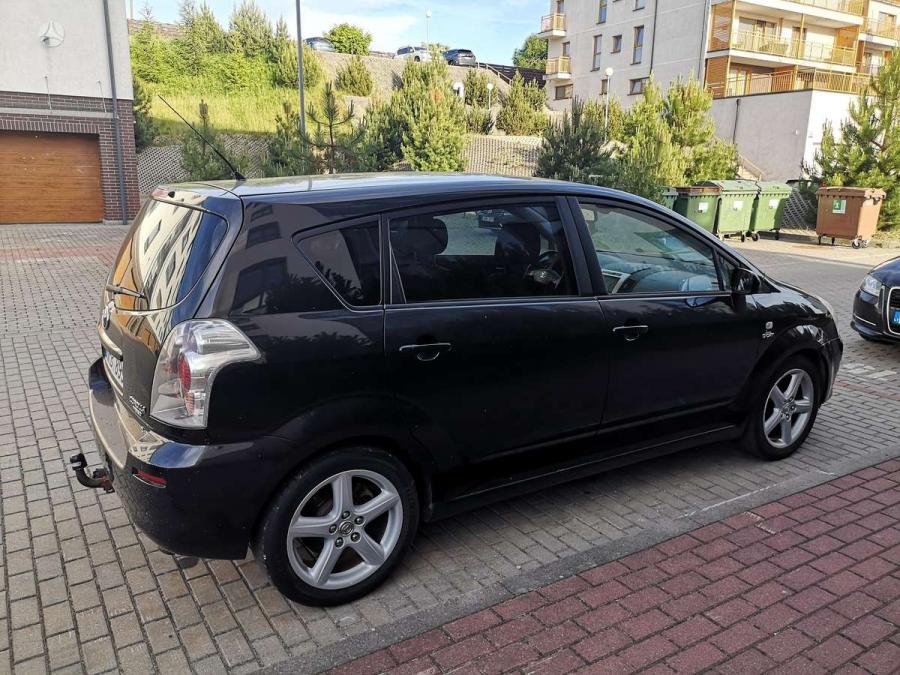 Melns Toyota Corolla Verso 2007 Klaipėda, ar dzinēja tilpumu 2.20 L un nobraukumu 289 tūkst. km par 1999 €, foto 4 vietnē AUTOMOTO.COM.LV