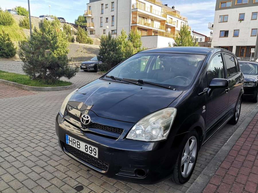 Melns Toyota Corolla Verso 2007 Klaipėda, ar dzinēja tilpumu 2.20 L un nobraukumu 289 tūkst. km par 1999 €, foto 5 vietnē AUTOMOTO.COM.LV