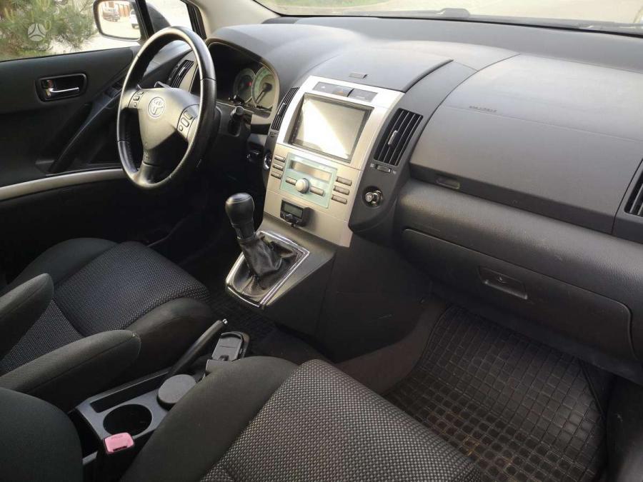 Melns Toyota Corolla Verso 2007 Klaipėda, ar dzinēja tilpumu 2.20 L un nobraukumu 289 tūkst. km par 1999 €, foto 12 vietnē AUTOMOTO.COM.LV