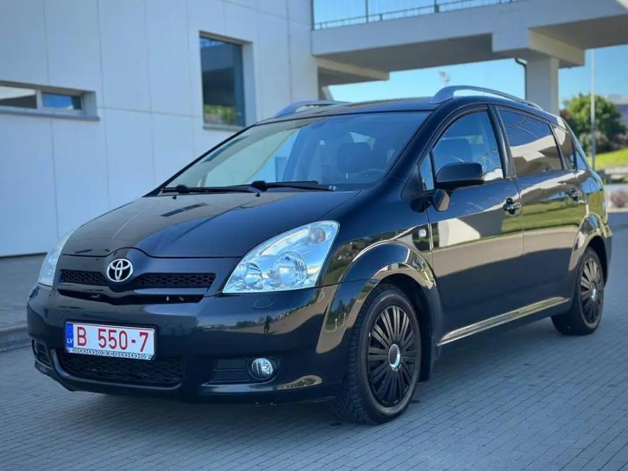 Black Toyota Corolla Verso 2007 in Rezekne, with an engine capacity of 2.20 L and mileage of 328 thousand km for 1990 €, photo 3 on AUTOMOTO.COM.LV