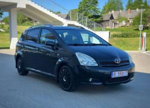 Black Toyota Corolla Verso 2007 in Rezekne, with an engine capacity of 2.20 L and mileage of 328 thousand km for 1990 €, photo 4 on AUTOMOTO.COM.LV