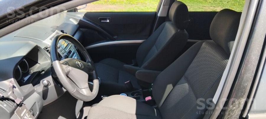 Black Toyota Corolla Verso 2007 in Jekabpils, with an engine capacity of 2.20 L and mileage of 330 thousand km for 2200 €, photo 13 on AUTOMOTO.COM.LV