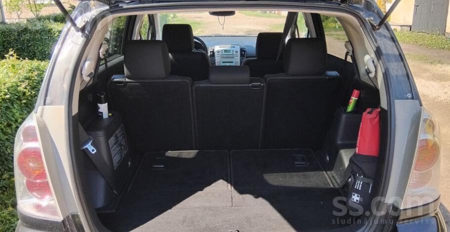 Black Toyota Corolla Verso 2007 in Jekabpils, with an engine capacity of 2.20 L and mileage of 330 thousand km for 2200 €, photo 15 on AUTOMOTO.COM.LV