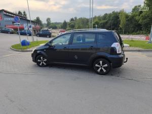 Melns Toyota Corolla Verso 2007 Viļņa, ar dzinēja tilpumu 2.20 L un nobraukumu 350 tūkst. km par 1100 €, foto  vietnē AUTOMOTO.COM.LV