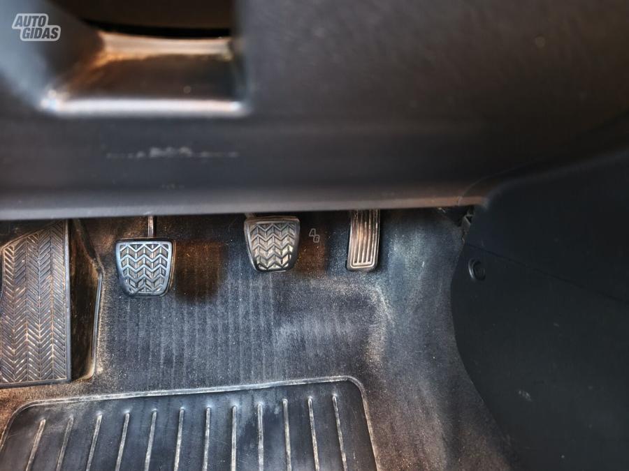 Melns Toyota Corolla Verso 2007 Viļņa, ar dzinēja tilpumu 2.20 L un nobraukumu 350 tūkst. km par 1100 €, foto 14 vietnē AUTOMOTO.COM.LV