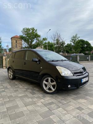 Melns Toyota Corolla Verso 2007 Ventspils, ar dzinēja tilpumu 2.20 L un nobraukumu 260 tūkst. km par 2600 €, foto  vietnē AUTOMOTO.COM.LV
