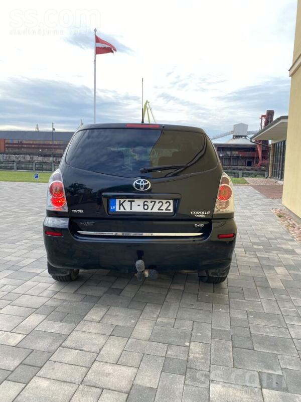 Melns Toyota Corolla Verso 2007 Ventspils, ar dzinēja tilpumu 2.20 L un nobraukumu 260 tūkst. km par 2600 €, foto 4 vietnē AUTOMOTO.COM.LV