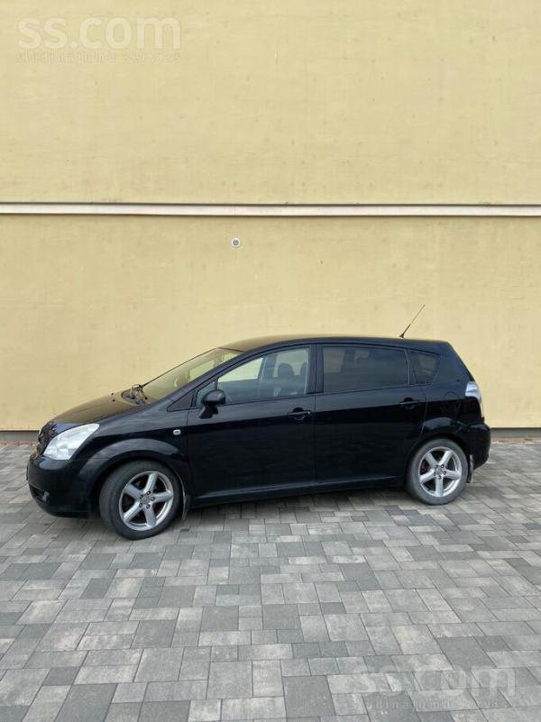 Melns Toyota Corolla Verso 2007 Ventspils, ar dzinēja tilpumu 2.20 L un nobraukumu 260 tūkst. km par 2600 €, foto 5 vietnē AUTOMOTO.COM.LV
