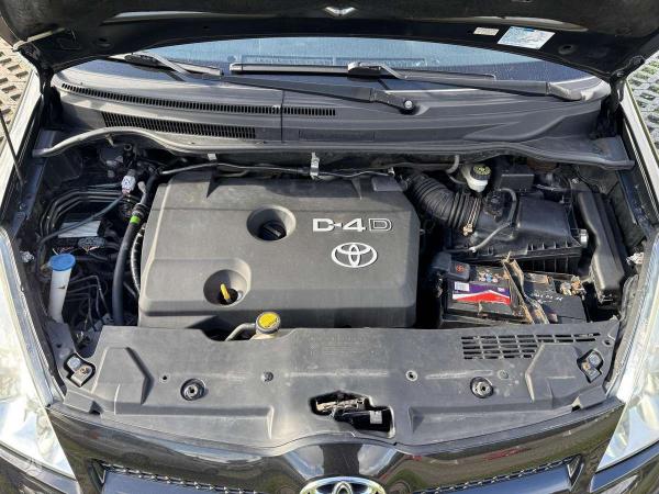 Black Toyota Corolla Verso 2007 in Kaunas, with an engine capacity of 2.23 L and mileage of 233 thousand km for 2449 €, photo 10 on AUTOMOTO.COM.LV