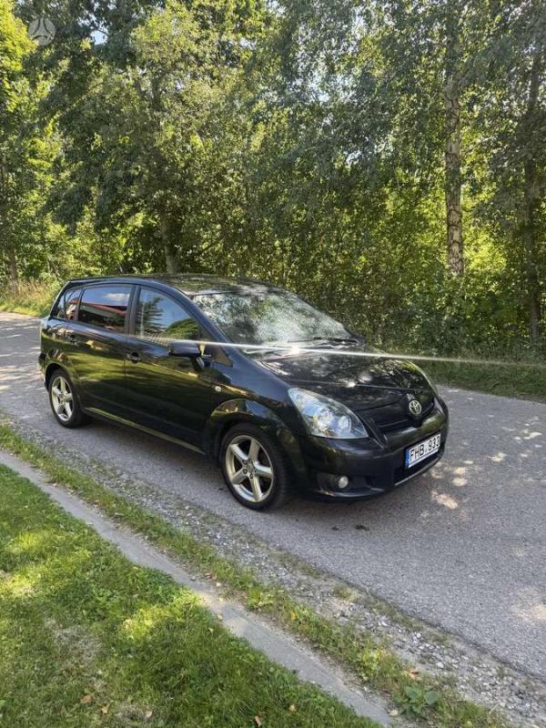 Black Toyota Corolla Verso 2007 in Vilnius, with an engine capacity of 2.23 L and mileage of 333 thousand km for 1650 €, photo 1 on AUTOMOTO.COM.LV