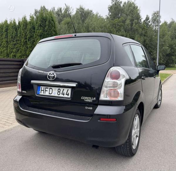 Melns Toyota Corolla Verso 2007 Viļņa, ar dzinēja tilpumu 2.23 L un nobraukumu 361 tūkst. km par 2250 €, foto 10 vietnē AUTOMOTO.COM.LV