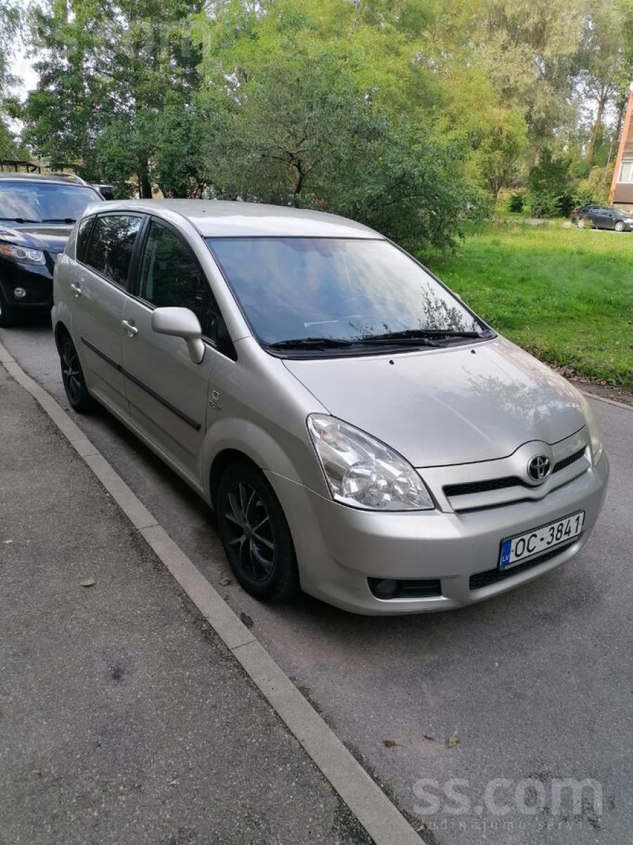 Black Toyota Corolla Verso 2007 in Riga, with an engine capacity of 2.20 L and mileage of 297 thousand km for 2350 €, photo 1 on AUTOMOTO.COM.LV