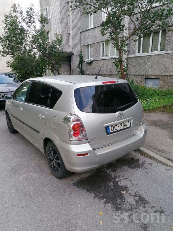 Melns Toyota Corolla Verso 2007 Rīga, ar dzinēja tilpumu 2.20 L un nobraukumu 297 tūkst. km par 2350 €, foto 4 vietnē AUTOMOTO.COM.LV