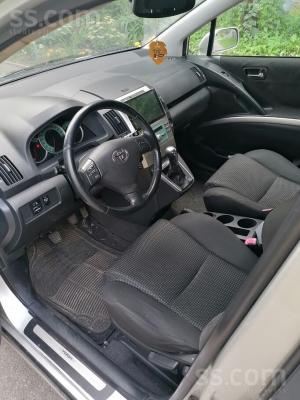 Black Toyota Corolla Verso 2007 in Riga, with an engine capacity of 2.20 L and mileage of 297 thousand km for 2350 €, photo 7 on AUTOMOTO.COM.LV