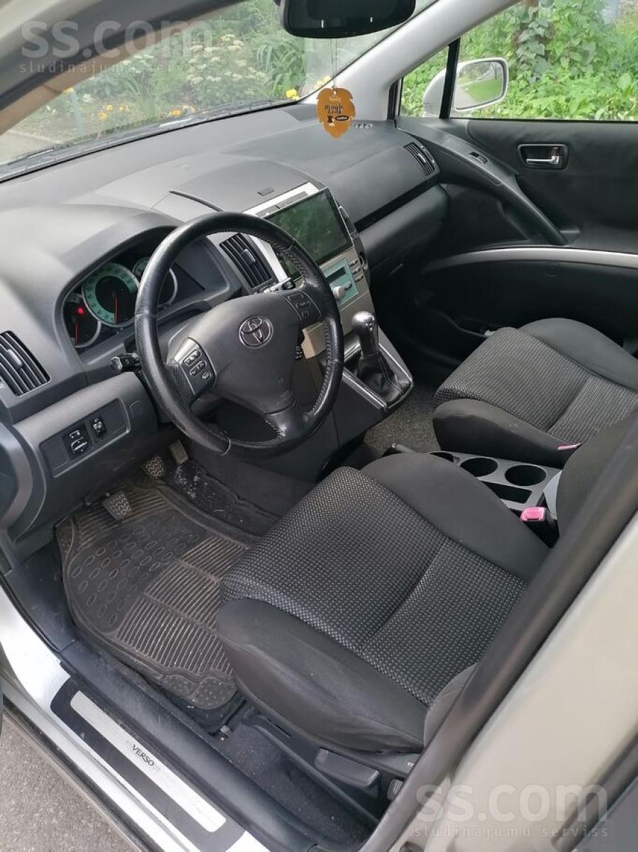 Black Toyota Corolla Verso 2007 in Riga, with an engine capacity of 2.20 L and mileage of 297 thousand km for 2350 €, photo 7 on AUTOMOTO.COM.LV