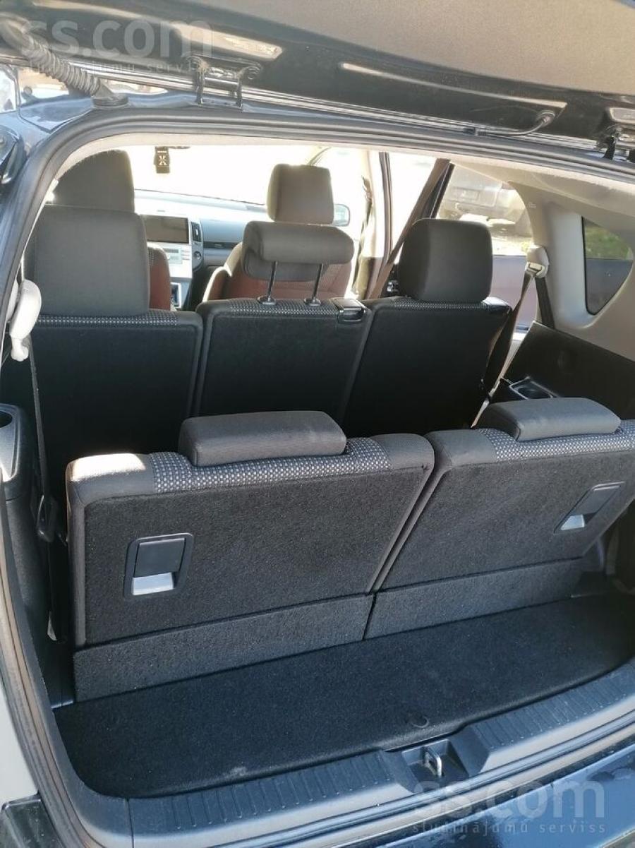 Black Toyota Corolla Verso 2007 in Riga, with an engine capacity of 2.20 L and mileage of 297 thousand km for 2350 €, photo 10 on AUTOMOTO.COM.LV
