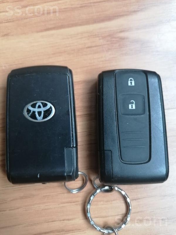 Melns Toyota Corolla Verso 2007 Rīga, ar dzinēja tilpumu 2.20 L un nobraukumu 297 tūkst. km par 2350 €, foto 11 vietnē AUTOMOTO.COM.LV