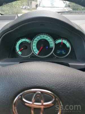 Black Toyota Corolla Verso 2007 in Riga, with an engine capacity of 2.20 L and mileage of 297 thousand km for 2350 €, photo 13 on AUTOMOTO.COM.LV