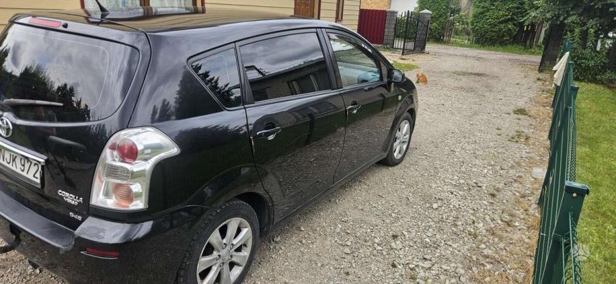 Melns Toyota Corolla Verso 2007 Šauļi, ar dzinēja tilpumu 2.23 L un nobraukumu 337 tūkst. km par 2500 €, foto 5 vietnē AUTOMOTO.COM.LV