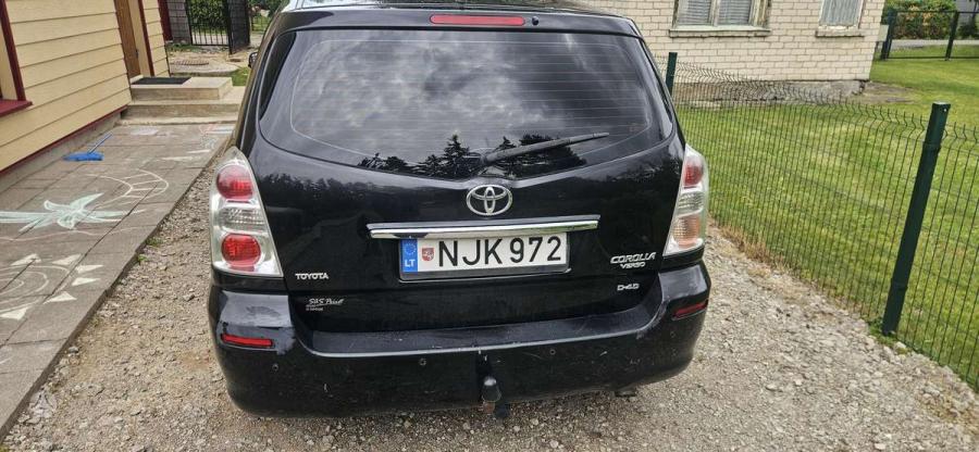 Melns Toyota Corolla Verso 2007 Šauļi, ar dzinēja tilpumu 2.23 L un nobraukumu 337 tūkst. km par 2500 €, foto 6 vietnē AUTOMOTO.COM.LV