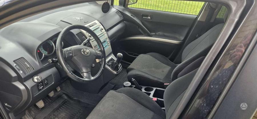 Melns Toyota Corolla Verso 2007 Šauļi, ar dzinēja tilpumu 2.23 L un nobraukumu 337 tūkst. km par 2500 €, foto 8 vietnē AUTOMOTO.COM.LV