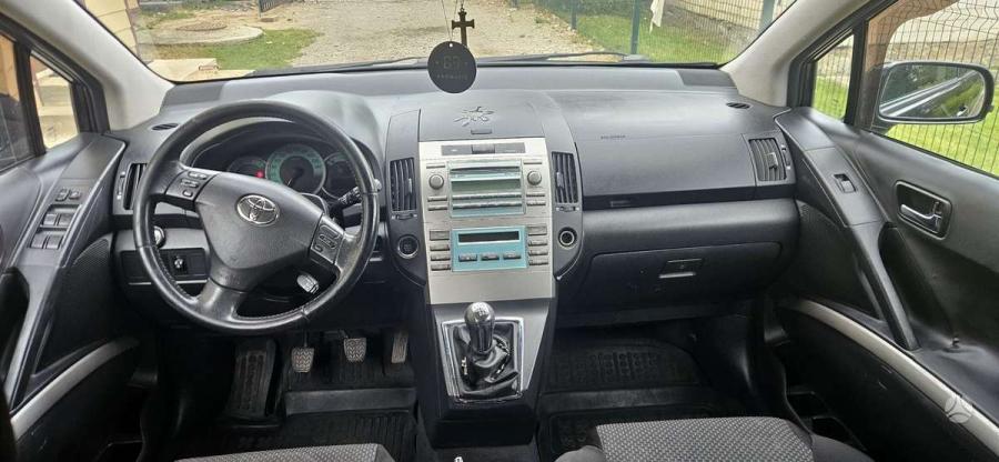 Melns Toyota Corolla Verso 2007 Šauļi, ar dzinēja tilpumu 2.23 L un nobraukumu 337 tūkst. km par 2500 €, foto 10 vietnē AUTOMOTO.COM.LV
