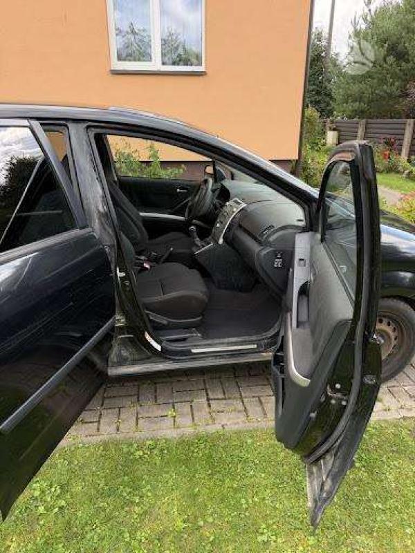 Melns Toyota Corolla Verso 2007 Viļņa, ar dzinēja tilpumu 2.23 L un nobraukumu 400 tūkst. km par 1200 €, foto 6 vietnē AUTOMOTO.COM.LV