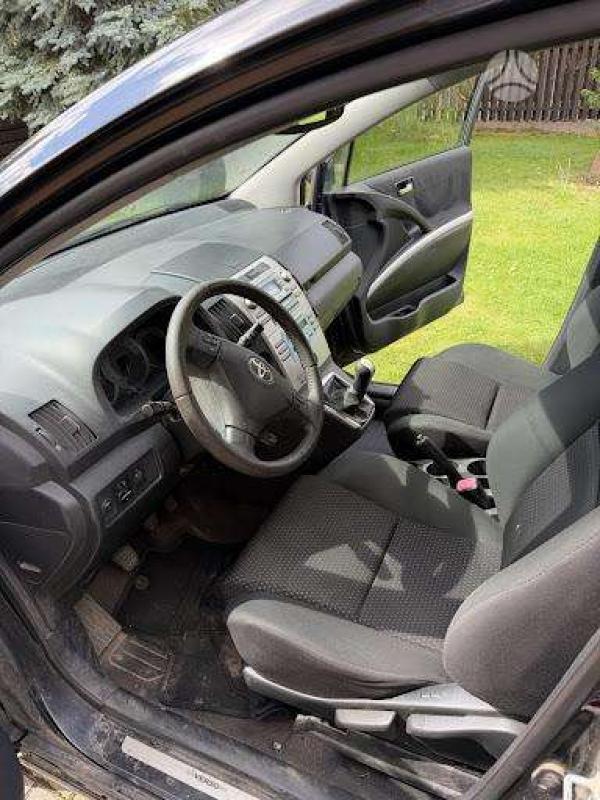 Melns Toyota Corolla Verso 2007 Viļņa, ar dzinēja tilpumu 2.23 L un nobraukumu 400 tūkst. km par 1200 €, foto 7 vietnē AUTOMOTO.COM.LV